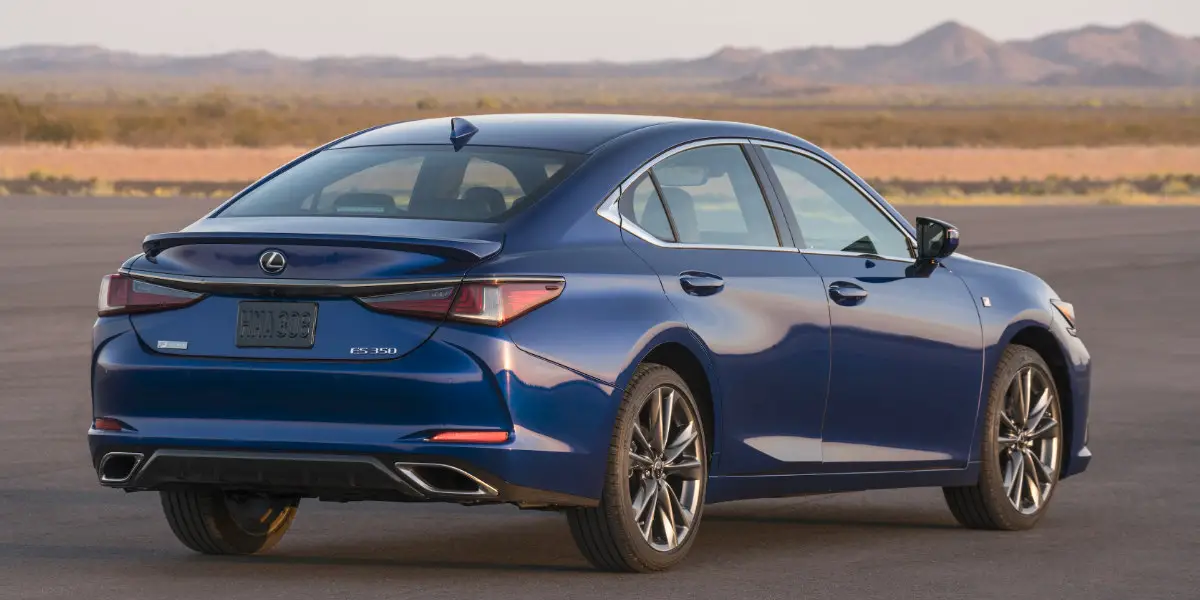 Toyota Avalon VS Lexus ES: Why Pay More? - Motorborne