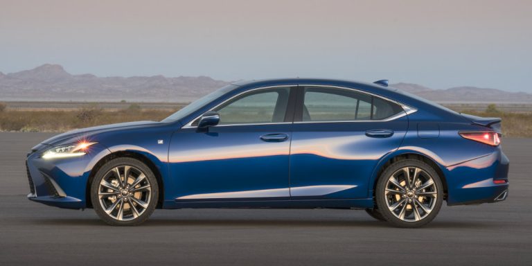 Toyota Avalon VS Lexus ES: Why Pay More? - Motorborne