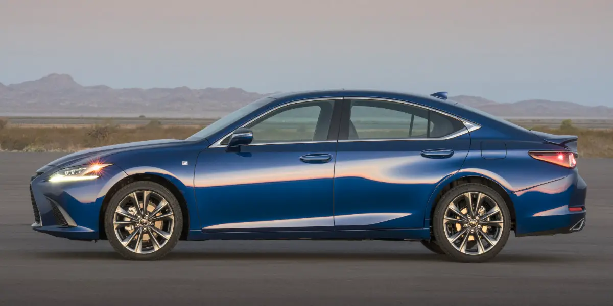 Toyota Avalon VS Lexus ES: Why Pay More? - Motorborne